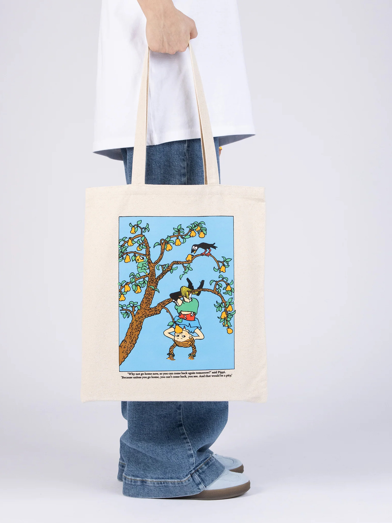 Köp tygkasse Pippi Långstrump , hänger i knäveck - Beige - Astrid Lindgren